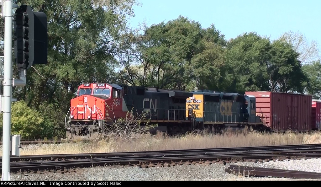 CN 2569 & CSX 4018
